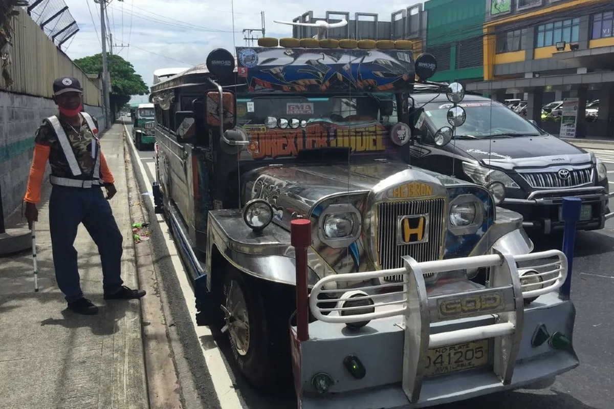 Mga jeep sa ilang bahagi ng Cavite nakapasada na pero matumal ang kita ...