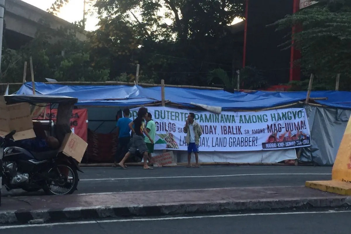 Abiso sa mga motorista: Mendiola Bridge, okupado pa rin ng mga magsasaka | ABS-CBN News