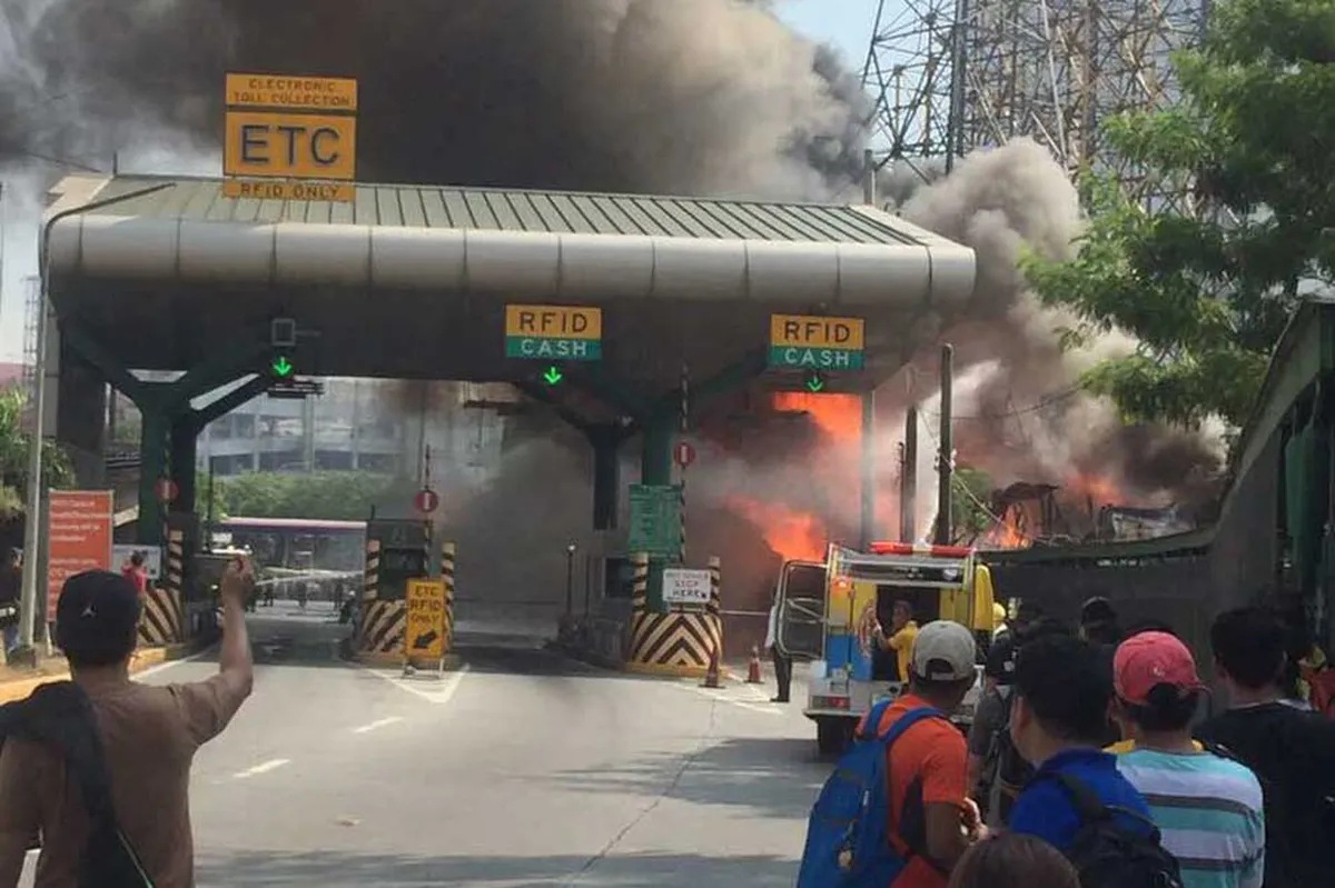 Fire hits Alabang residential area; heavy traffic on SLEX | ABS-CBN News