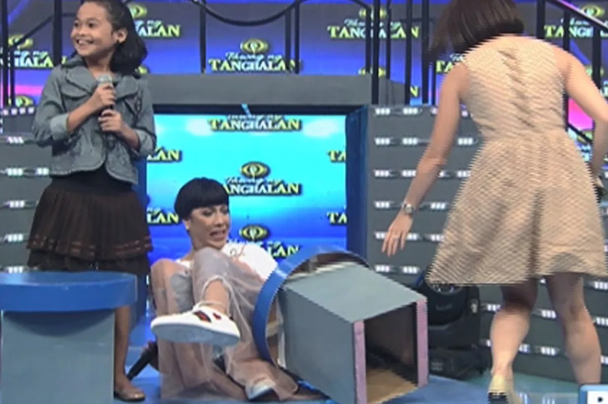 PANOORIN: Vice Ganda nahulog, humugot sa 'Showtime' | ABS-CBN Entertainment