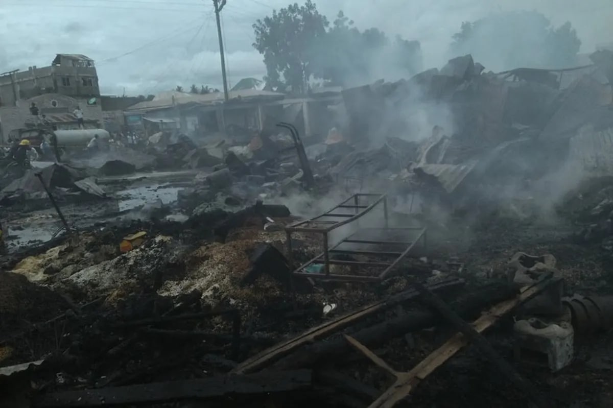 Sunog, sumiklab sa palengke sa Looc, Romblon | ABS-CBN News Sunog, sumiklab sa palengke sa Looc, Romblon | ABS-CBN News