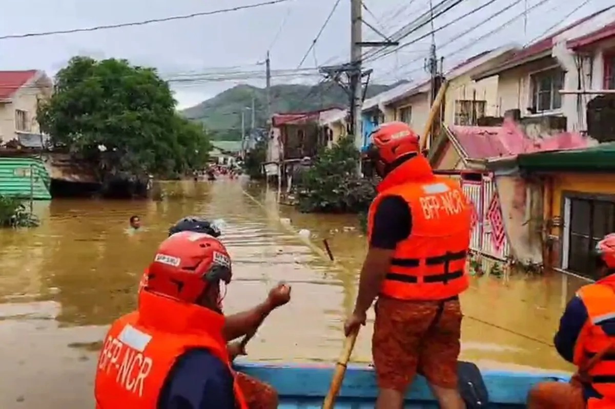 WATCH: Rodriguez residents rescued from rising floodwaters | ABS-CBN News
