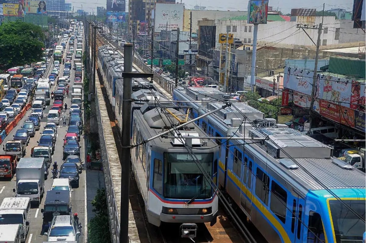 More MRT trains during rush hour eyed | ABS-CBN News