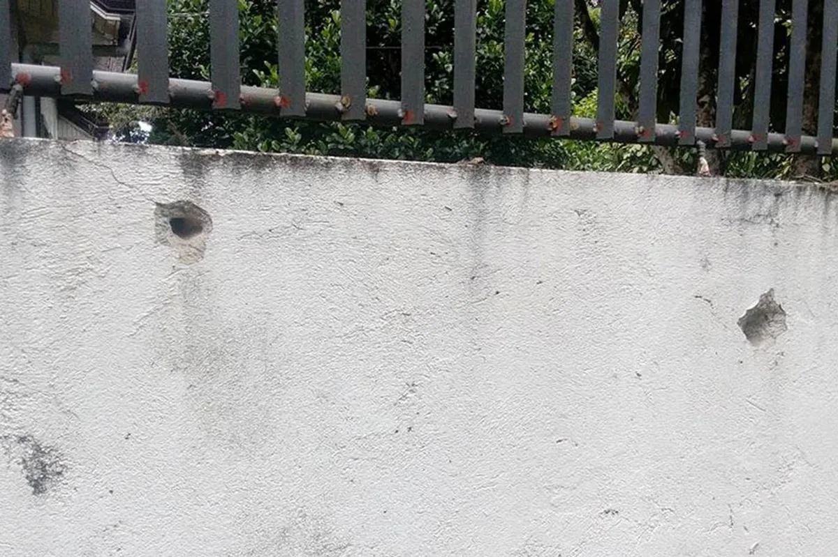 Bahay ng alkalde ng Siayan, pinaputukan | ABS-CBN News