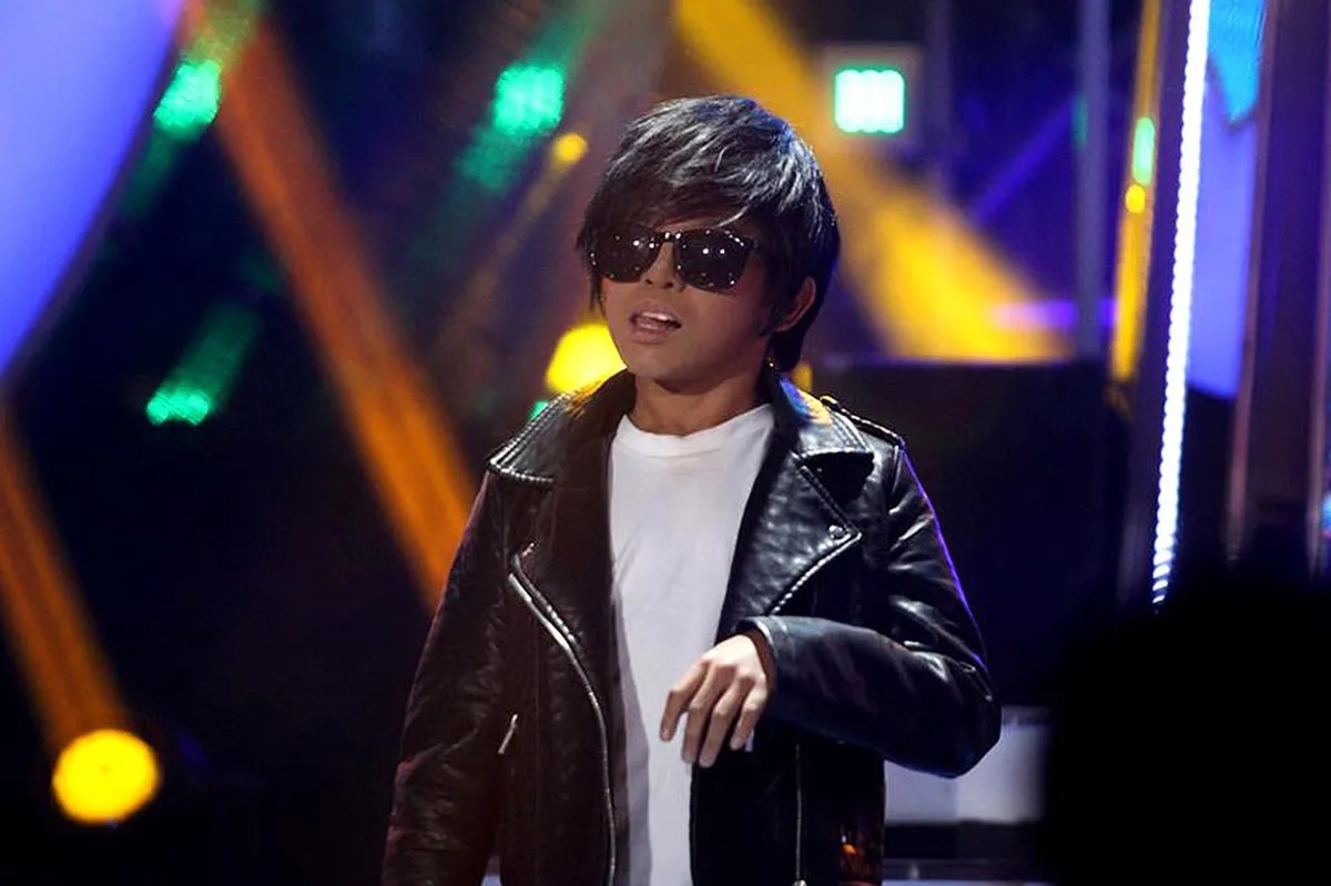 'Your Face Sounds Familiar': Awra draws shrieks as Daniel Padilla | ABS ...