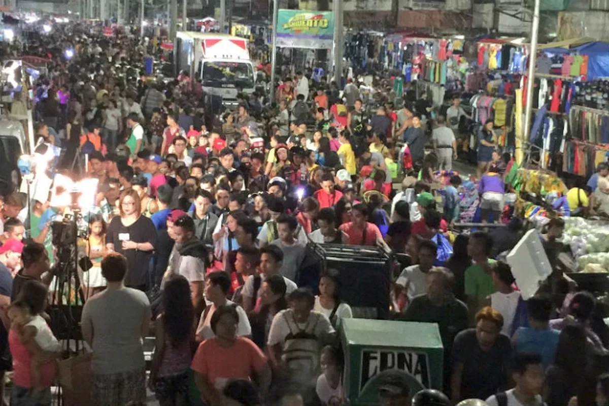 LOOK: Shoppers shoulder-to-shoulder in Divisoria for Christmas rush ...