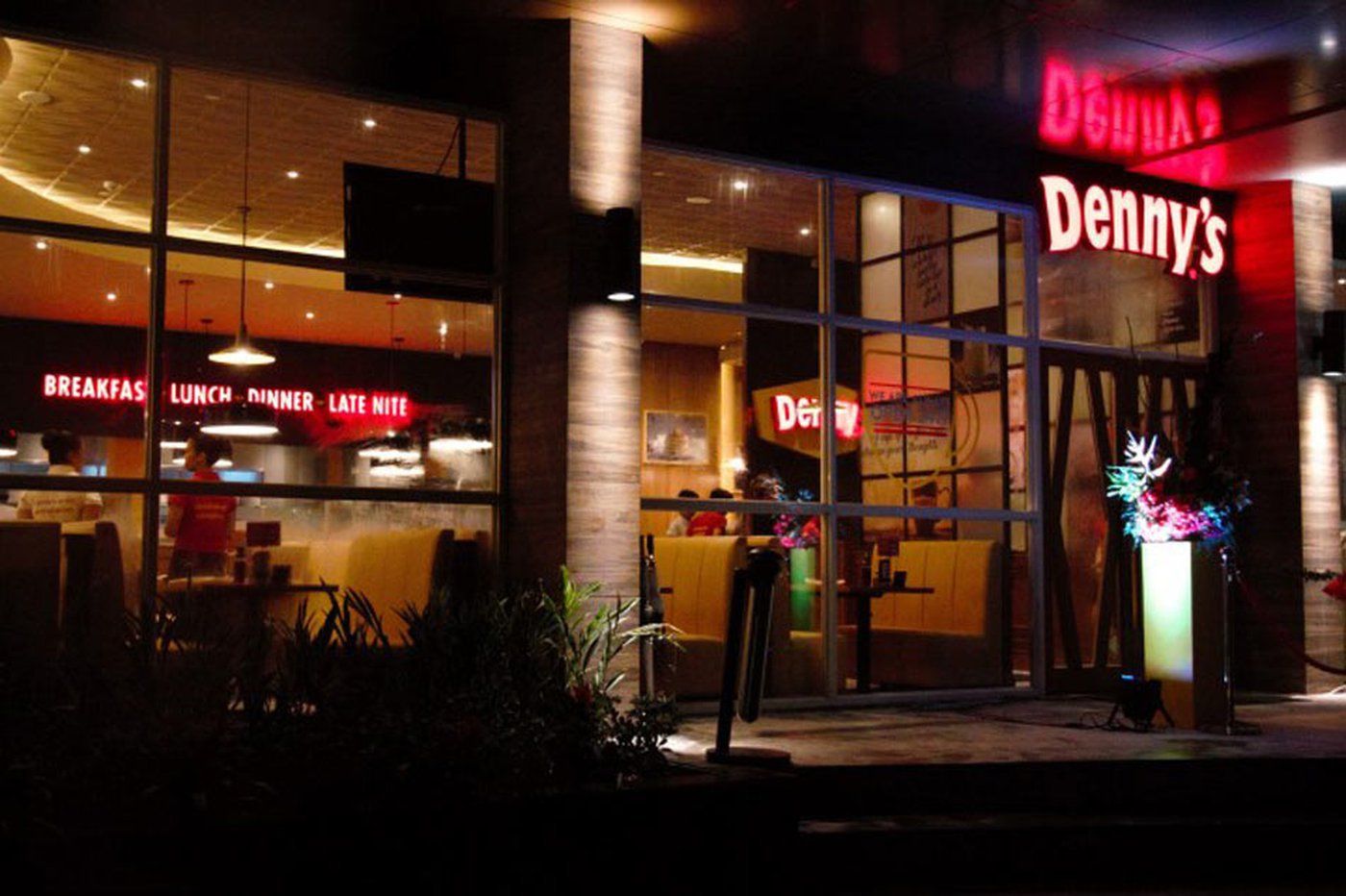 New eats: Denny’s finally opens in PH | ABS-CBN Lifestyle