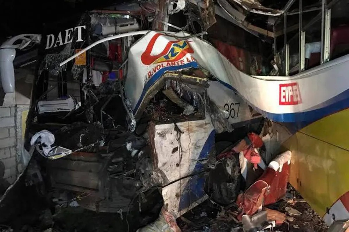 LOOK: 2 buses collide in Quezon, 15 hurt | ABS-CBN News