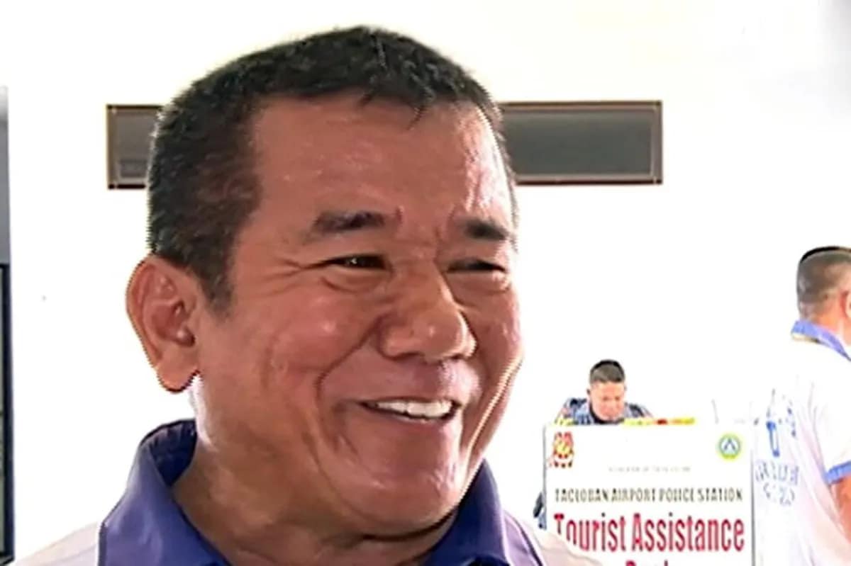 Airport porter nagsauli ng naiwang bag, pera | ABS-CBN News Airport porter nagsauli ng naiwang bag, pera | ABS-CBN News