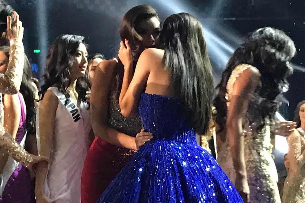 What did Pia tell Maxine during Miss Universe hug? | ABS-CBN