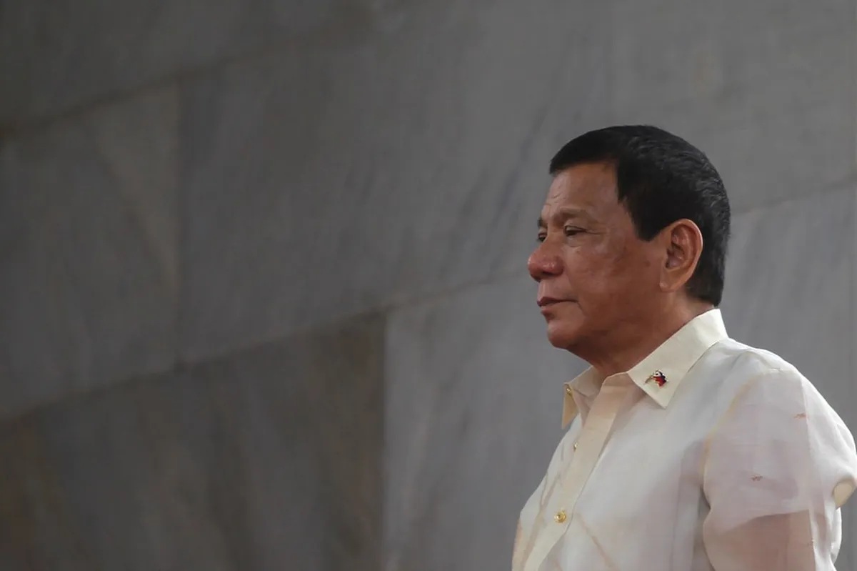 Duterte visits wake of slain Pasay cop | ABS-CBN News Duterte visits wake of slain Pasay cop | ABS-CBN News
