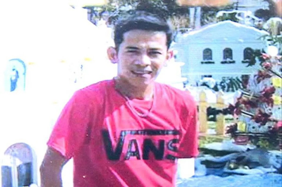 Bangkay ng lalaki natagpuang tadtad ng saksak sa Laoag City | ABS-CBN News Bangkay ng lalaki natagpuang tadtad ng saksak sa Laoag City | ABS-CBN News