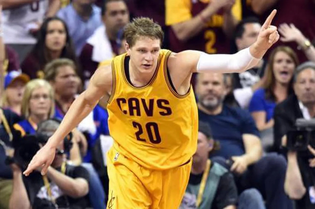 Russia's Mozgov joins epic list of Lakers big men | ABS-CBN Sports