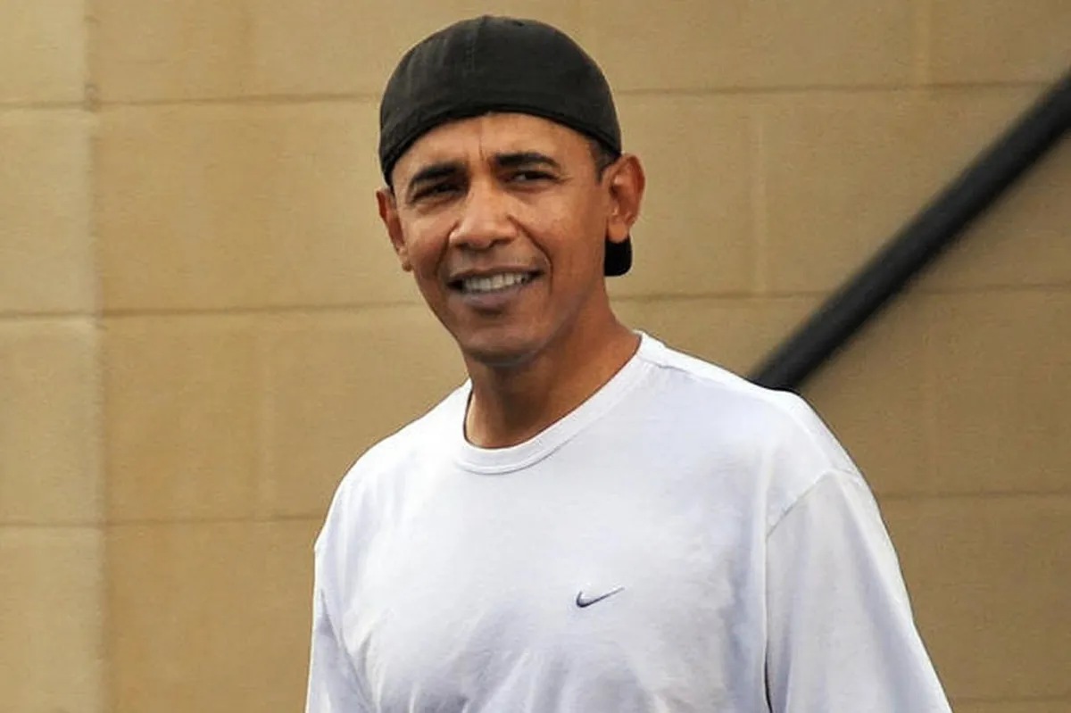 LOOK: Obamas hit the beach in youthful outfits | ABS-CBN