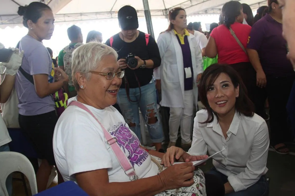 IN PHOTOS: Thousands attend Isang Pamilya Tayo Ngayong Pasko Family ...