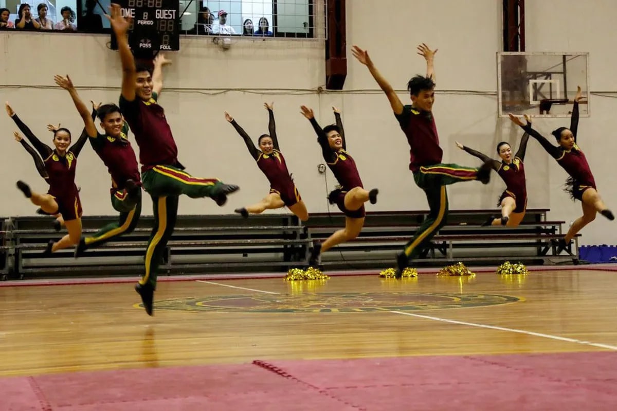 UP Pep Squad wows supporters with 'Thank U.Po' routines | ABS-CBN Sports
