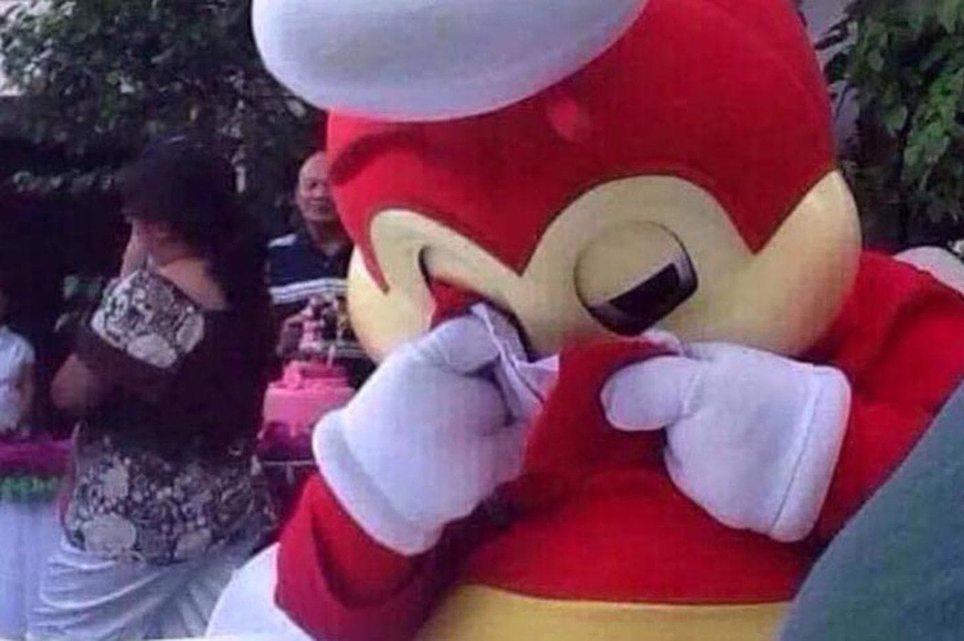 Aww to ouch: Jollibee's Valentine ads spur memes, 'hugot' lines | ABS-CBN