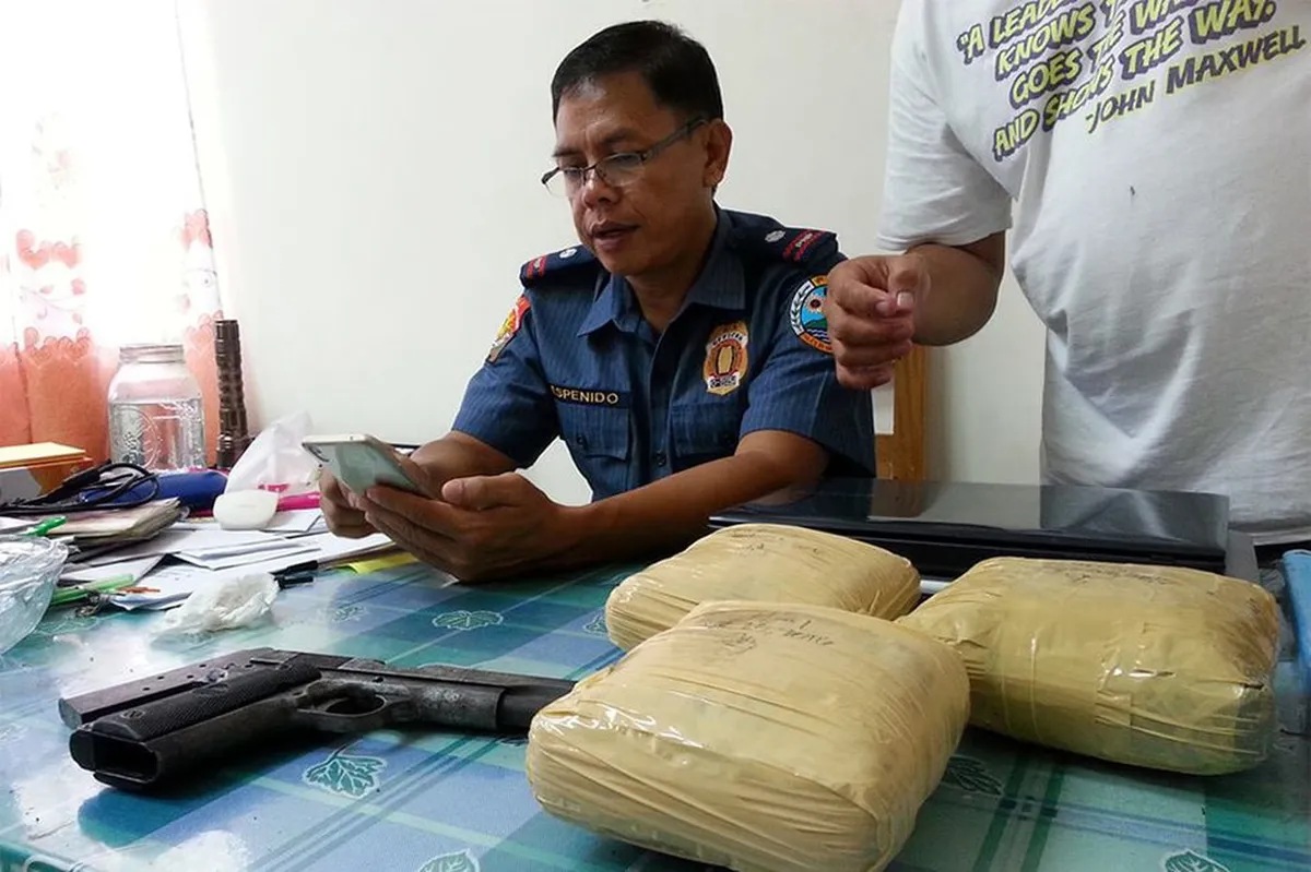 Hepe ng Albuera police, ililipat sa Ozamiz | ABS-CBN News Hepe ng Albuera police, ililipat sa Ozamiz | ABS-CBN News