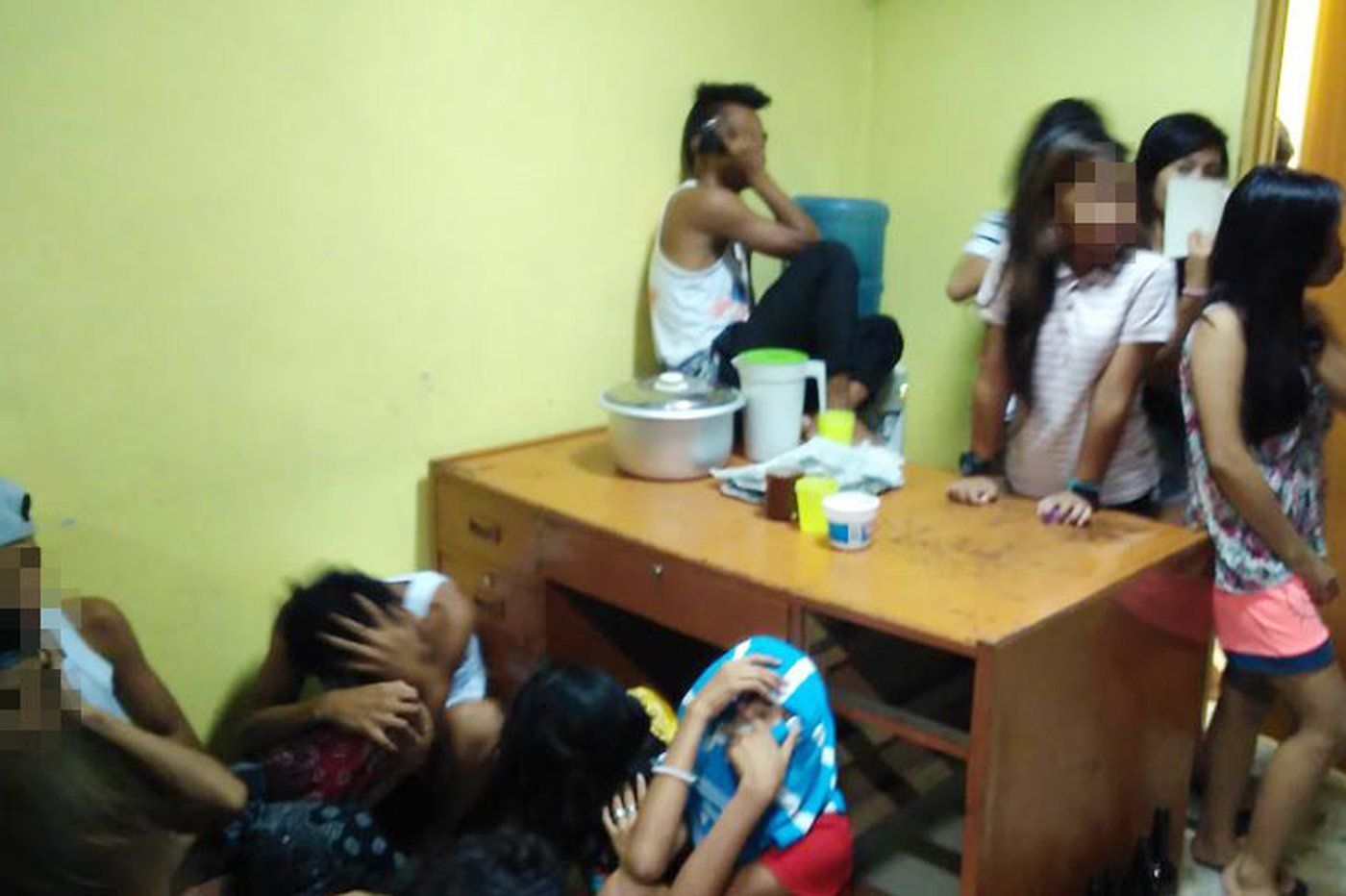 Drug war lists 20,584 kids as 'users, pushers, runners' | ABS-CBN