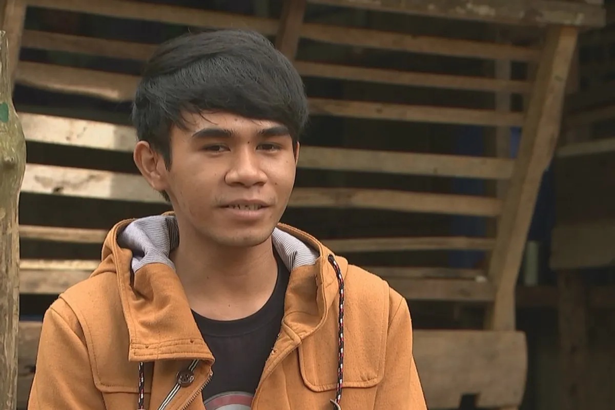 VIRAL: Anak ng barangay tanod nagtapos bilang cum laude | ABS-CBN Lifestyle VIRAL: Anak ng barangay tanod nagtapos bilang cum laude | ABS-CBN Lifestyle