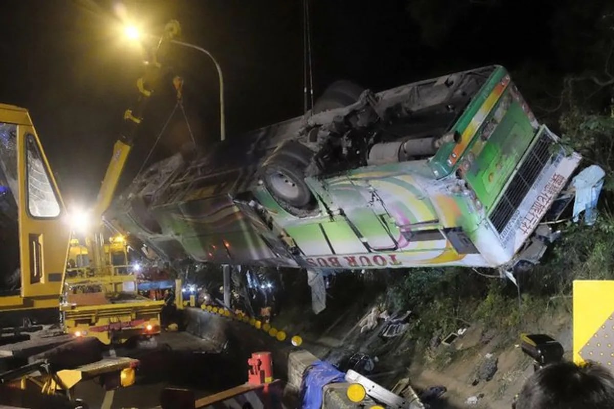 32 dead in Taiwan's worst highway accident for decades | ABS-CBN