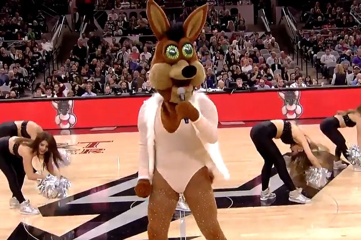 WATCH: Spurs mascot parodies Mariah Carey’s NY gaffe | ABS-CBN Sports