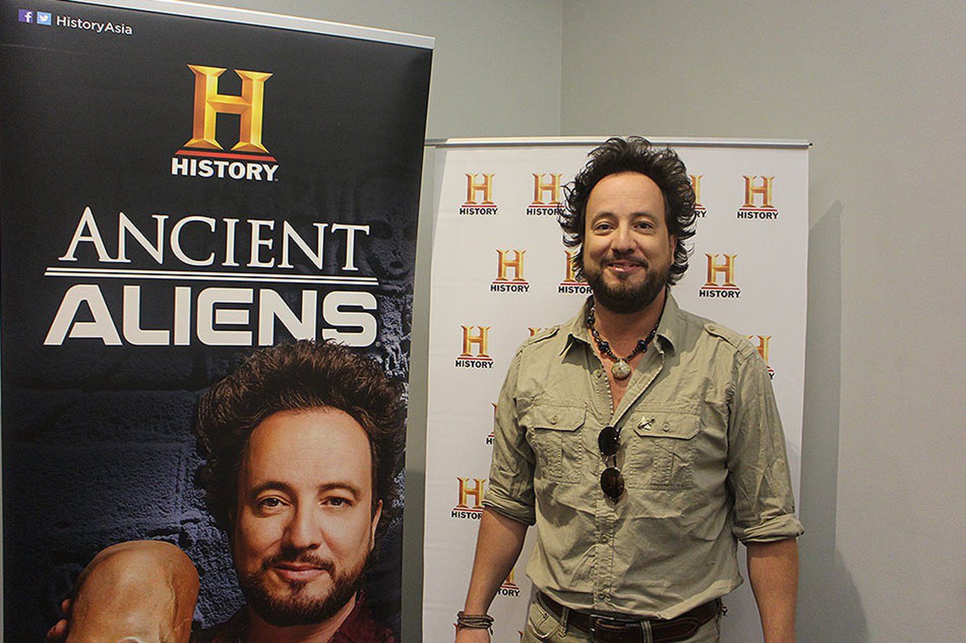 'Ancient Aliens' host fascinated by PH mythical creatures | ABS-CBN ...