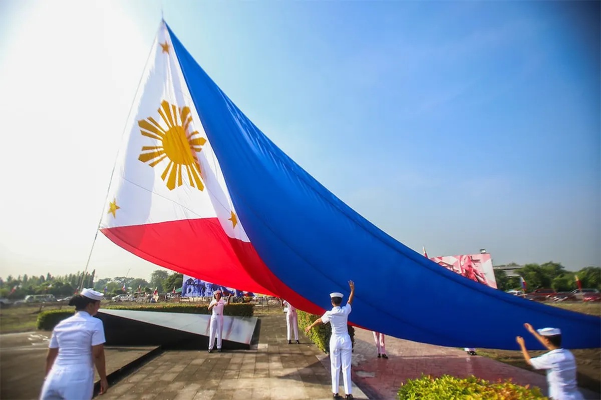 Pinakalumang bandila ng bansa ipinasilip sabay sa National Flag Day ...