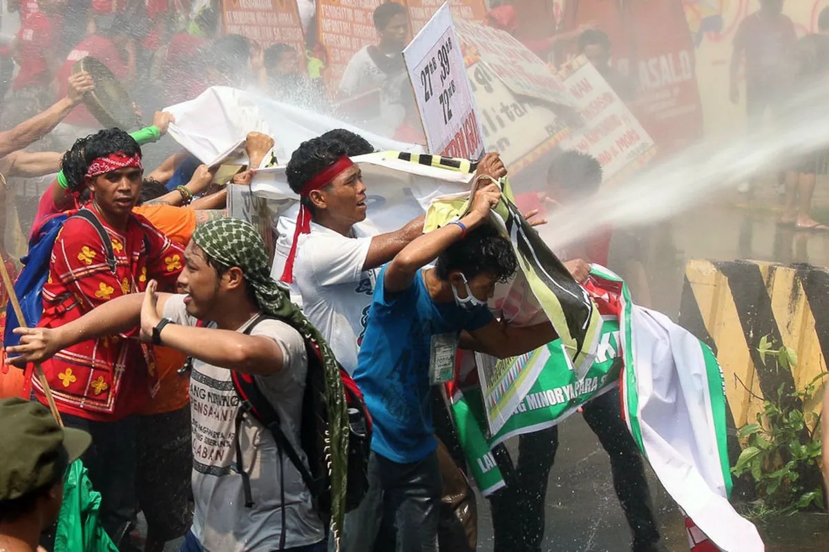 Military blasts IPs, Moros with water during protest | ABS-CBN News