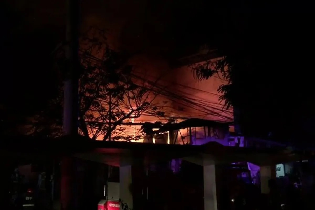 WATCH: Fire hits houses area near Makati City Hall | ABS-CBN News