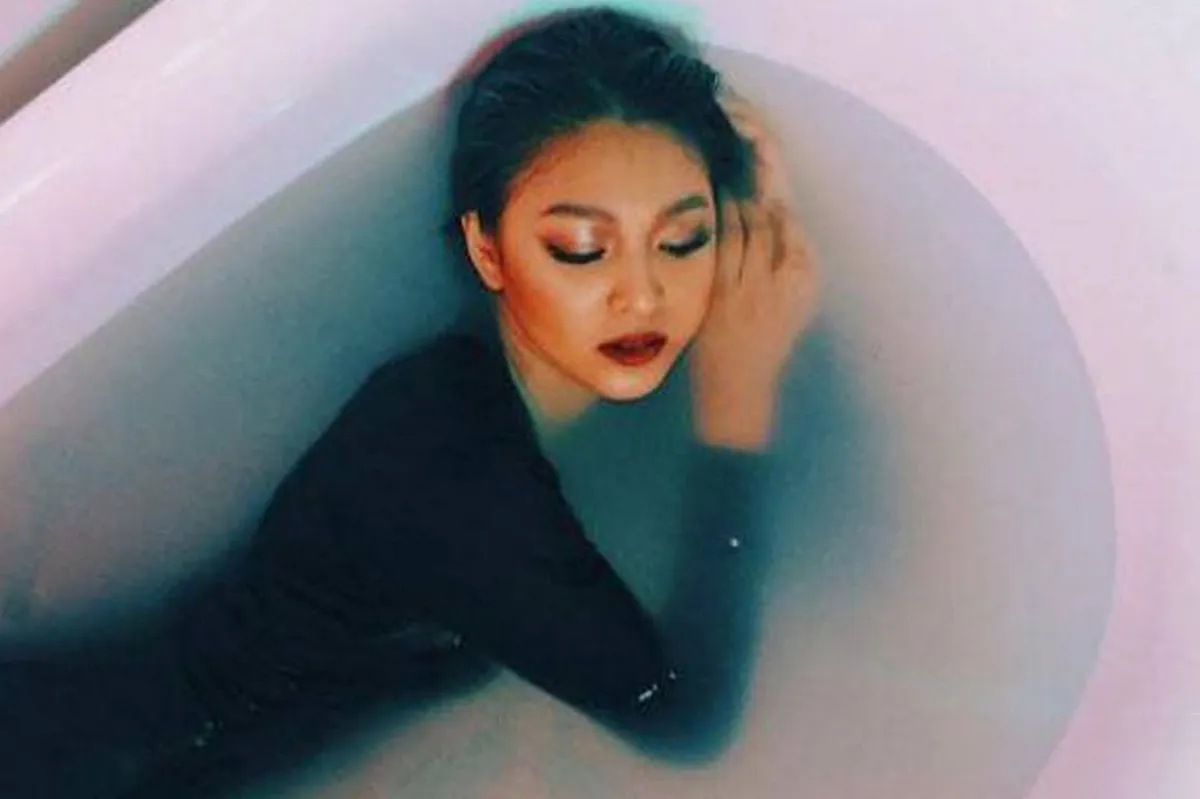 Look Fhm Sexiest Candidate Nadine Poses In Bath Tub Abs Cbn Lifestyle
