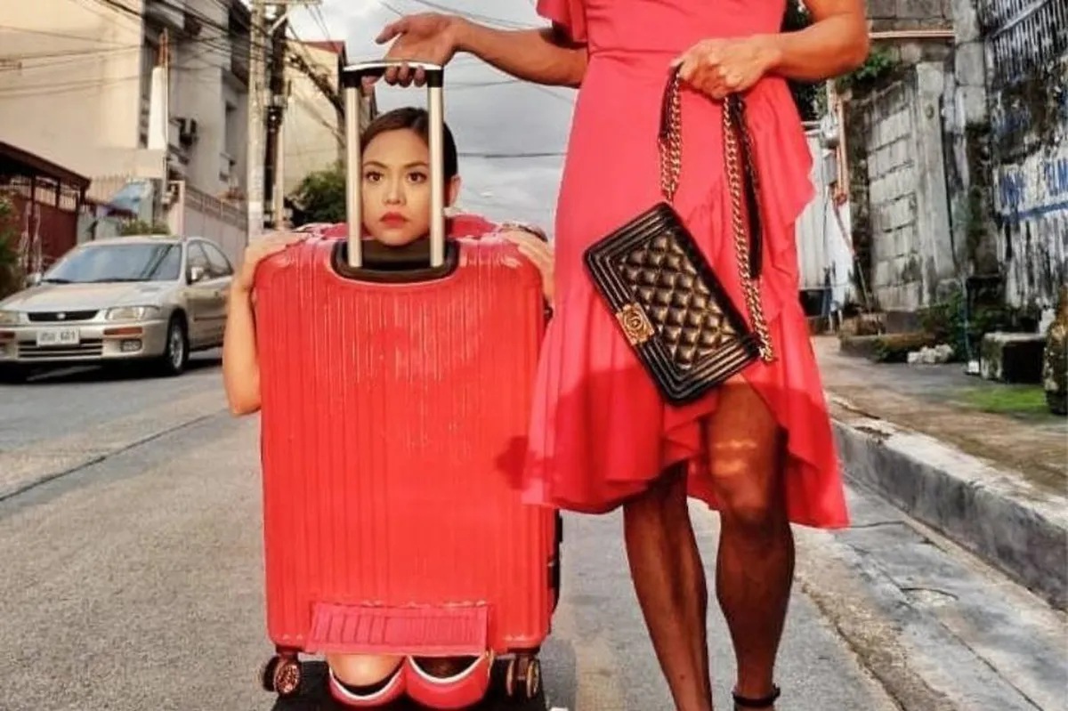 Kim Molina, nag-costume bilang maleta ni Daniela | ABS-CBN Entertainment