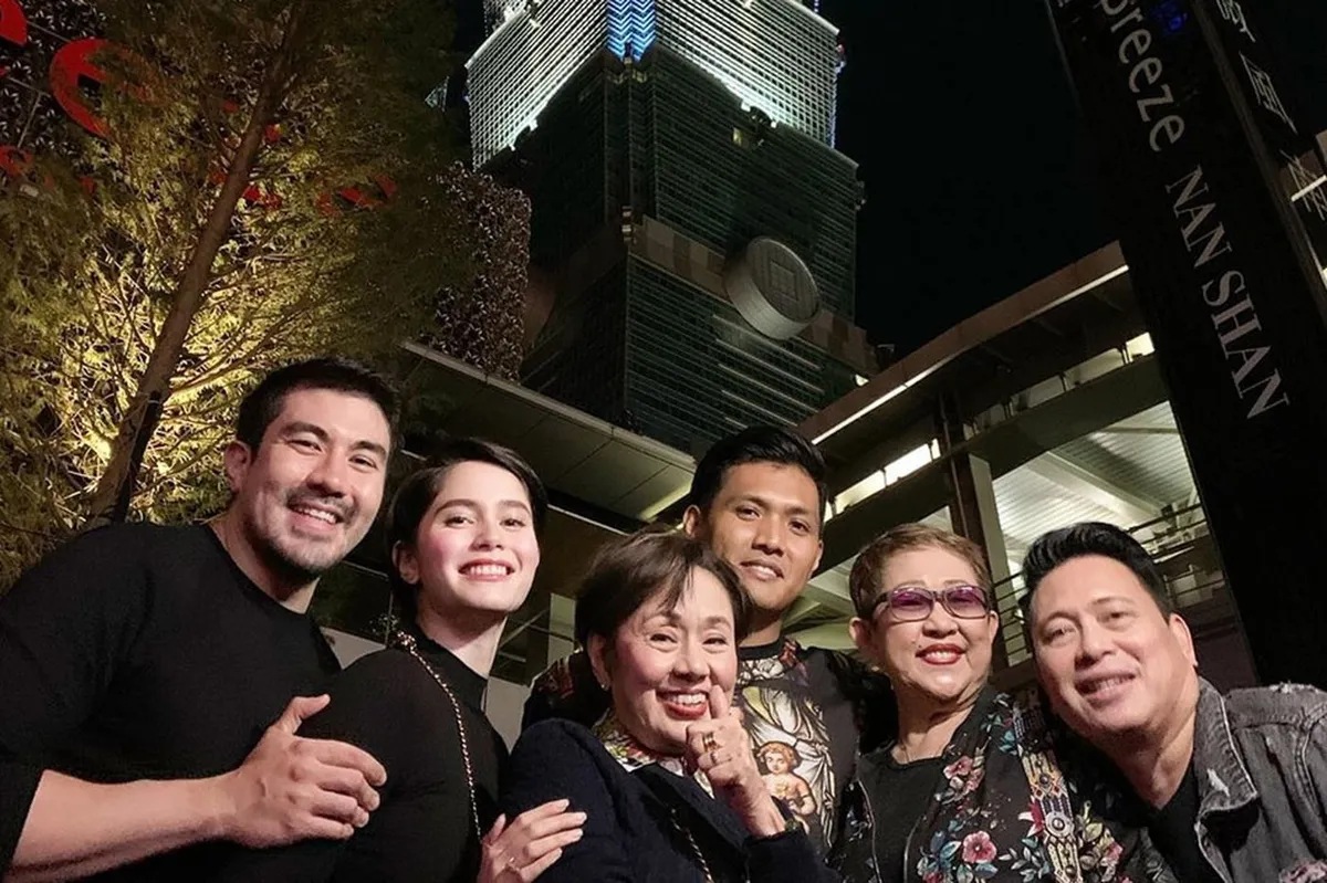 Jessy, nakipag-bonding kina Luis at pamilya nito sa Taiwan | ABS-CBN Entertainment
