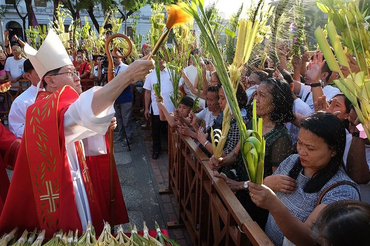 Mga Katoliko, dagsa sa mga simbahan para sa Palm Sunday | ABS-CBN News Mga Katoliko, dagsa sa mga simbahan para sa Palm Sunday | ABS-CBN News