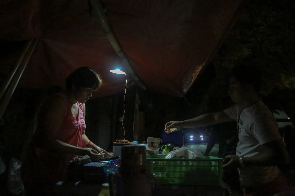 Mga may-ari ng karinderya, umaangal sa mahal na bilihin | ABS-CBN News