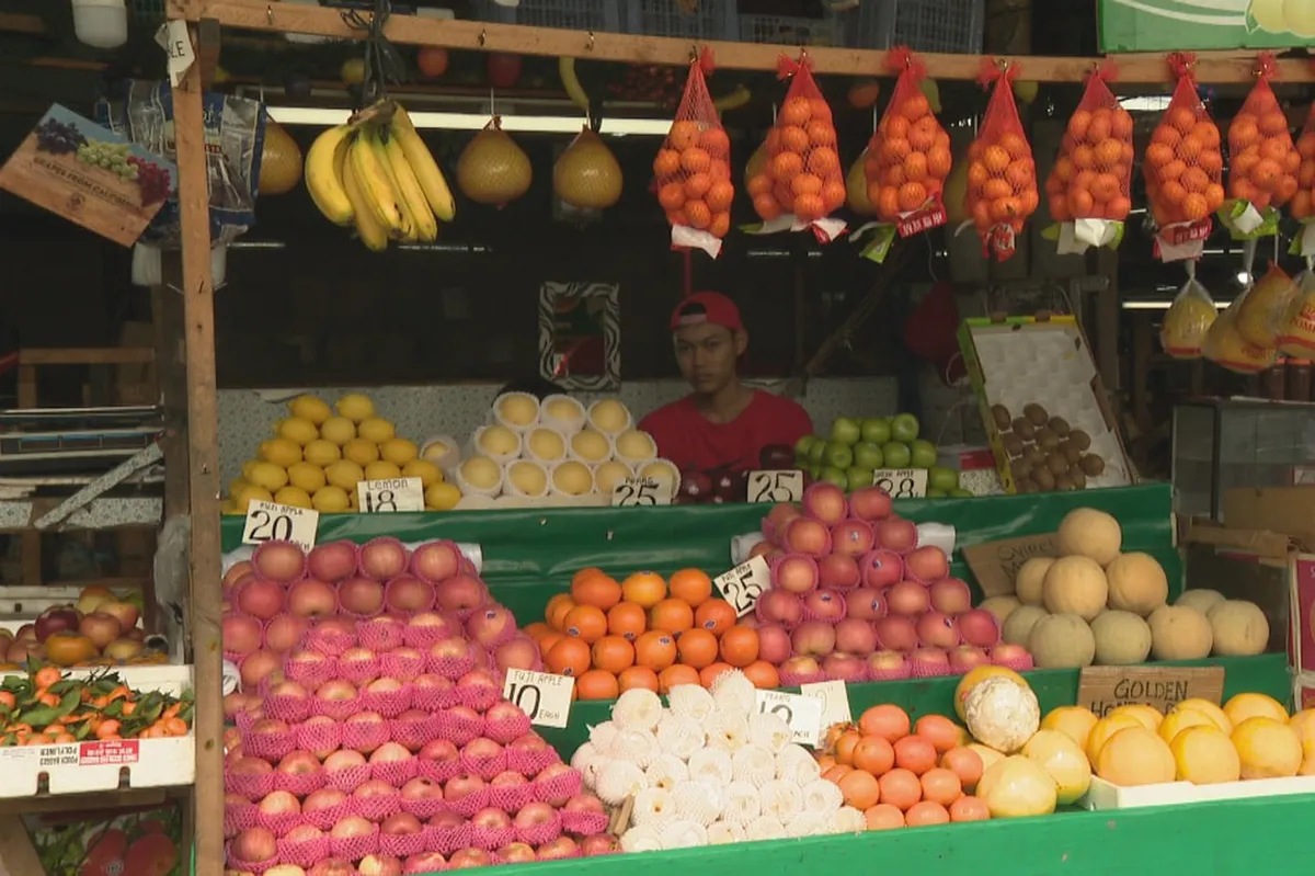 Presyo ng mga bilog na prutas, muling nagtaas bago ang Bagong Taon | ABS-CBN News