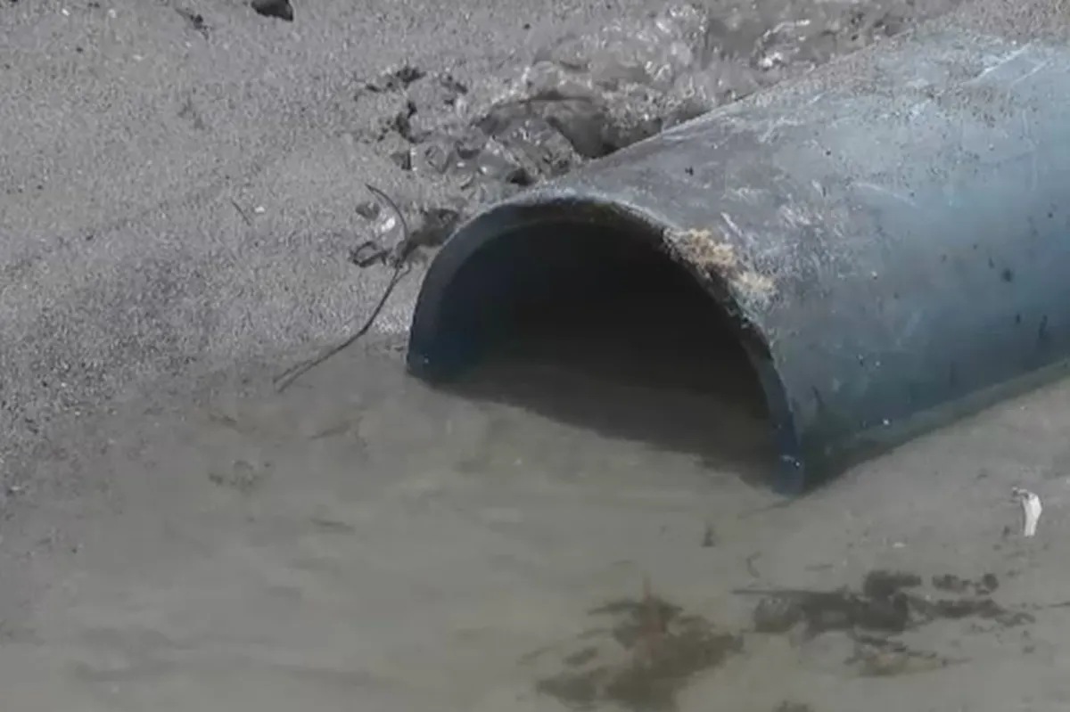 Tubong naglalabas ng maduming tubig, nadiskubre sa Boracay | ABS-CBN News