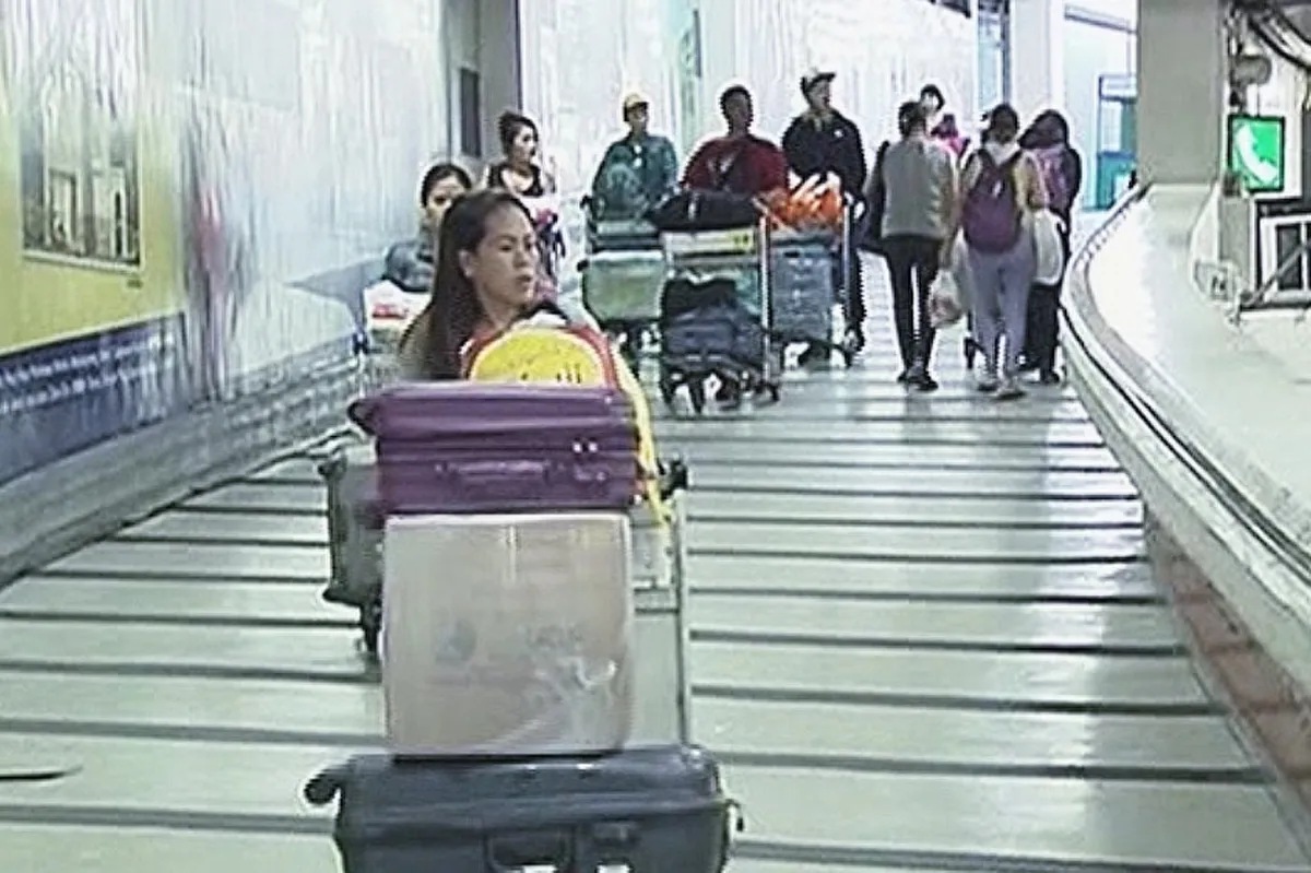 Mga pasaherong na-divert sa India, maghahain ng reklamo vs. Cebu ...