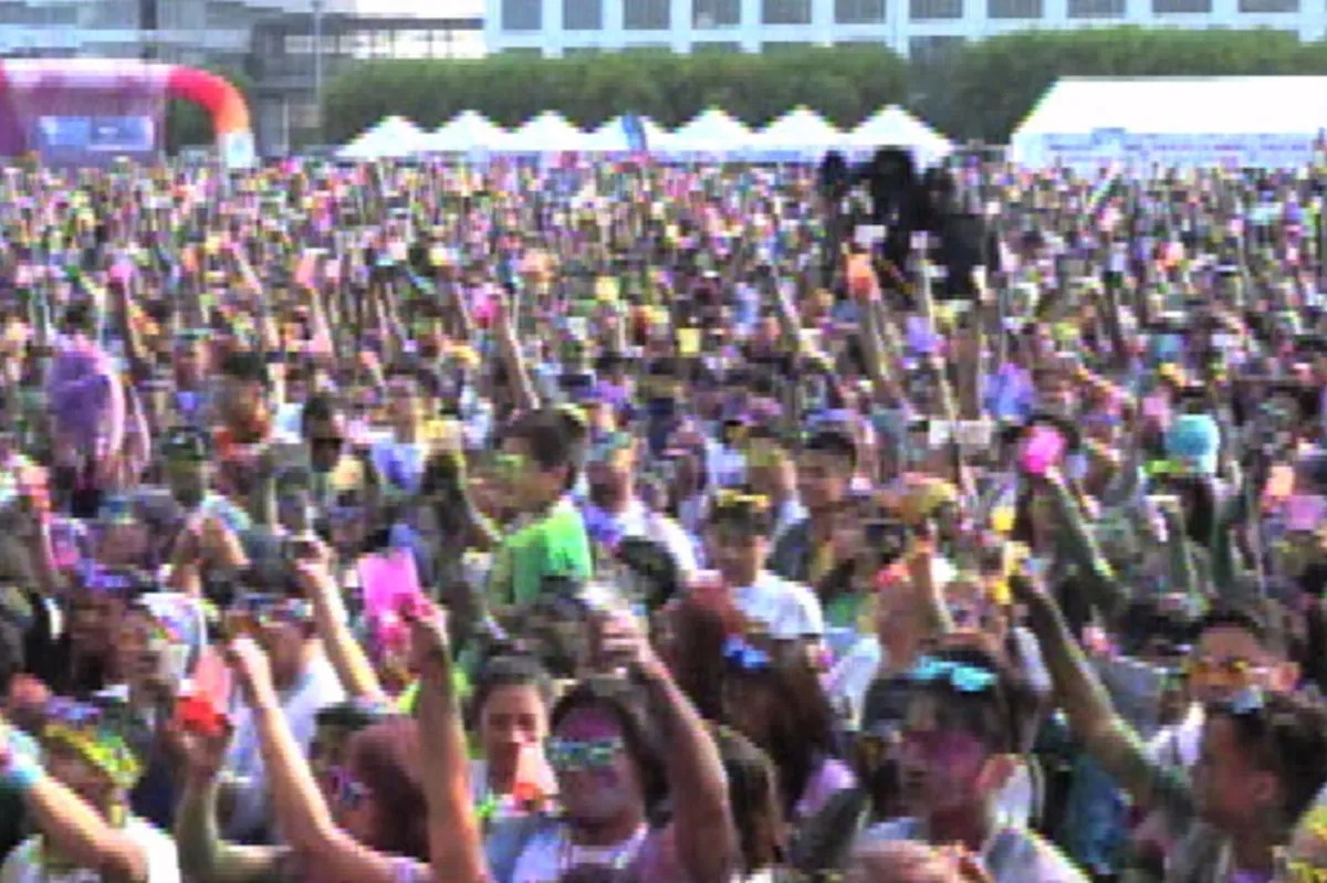 WATCH: With colorful twist, Manila fun run draws thousands of ...