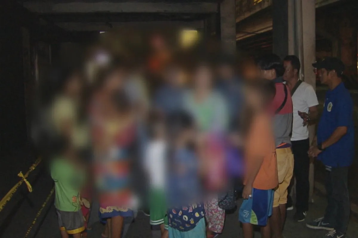 Pangangaroling ng mga bata, labag sa batas | ABS-CBN News