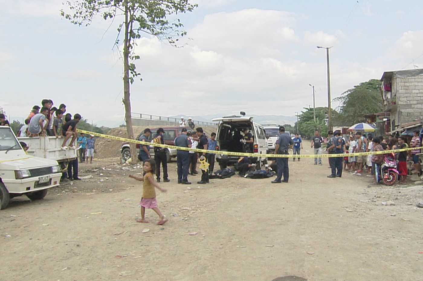 2 trabahador, patay matapos mahulog sa imburnal | ABS-CBN News