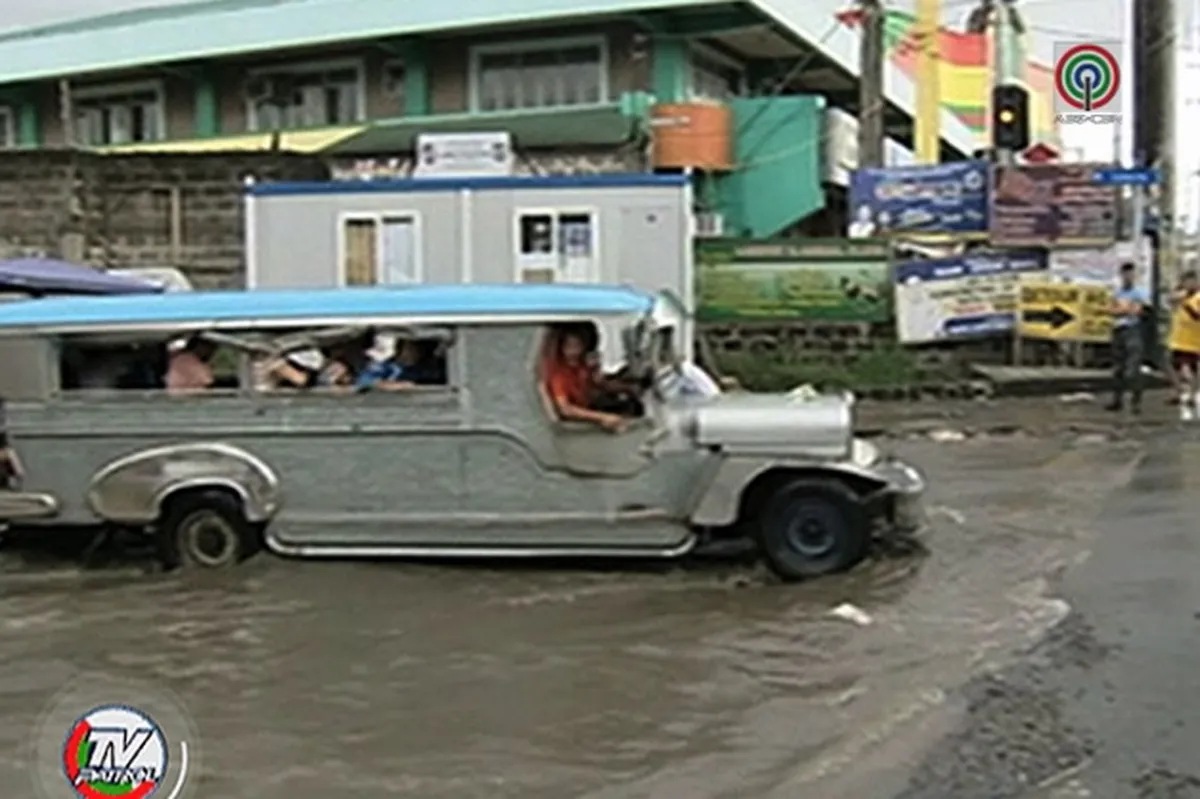 Ilang kalsada sa Laguna, lubog sa baha dahil sa bagyo | ABS-CBN Ilang kalsada sa Laguna, lubog sa baha dahil sa bagyo | ABS-CBN