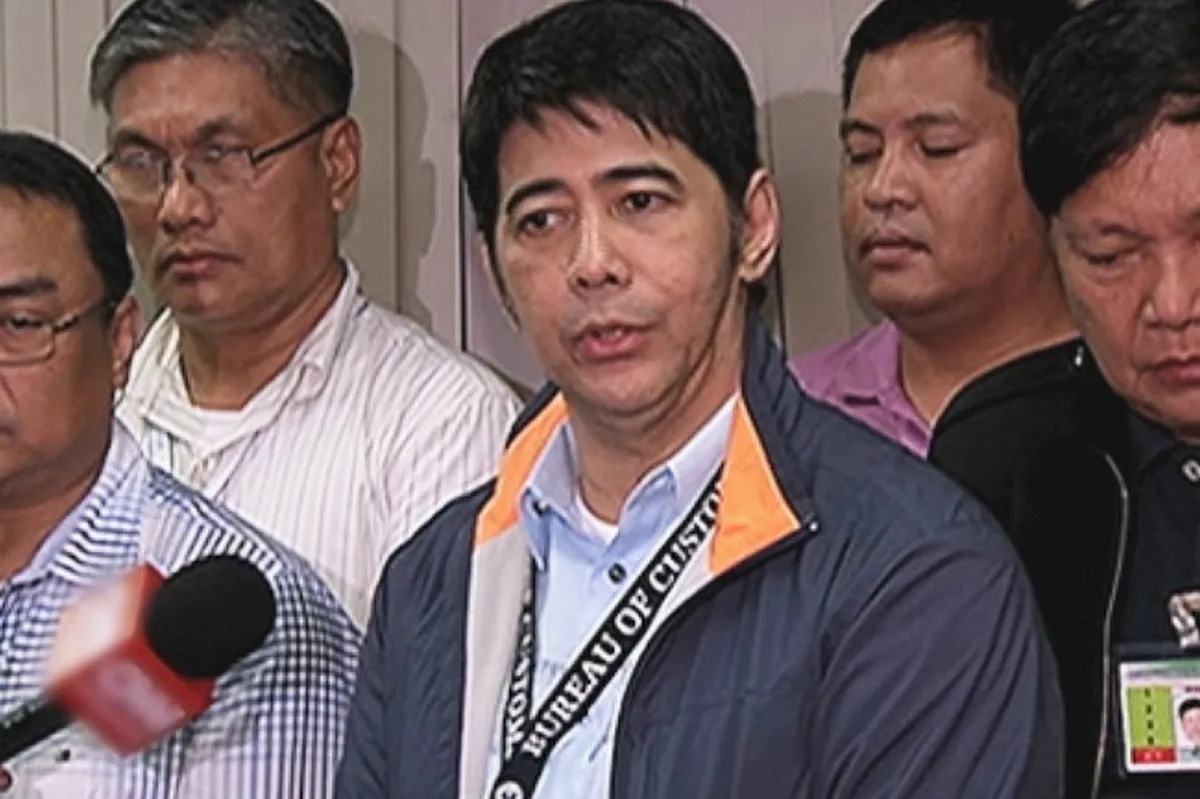 Opisyal ng Customs, inirereklamo ng pangingikil | ABS-CBN