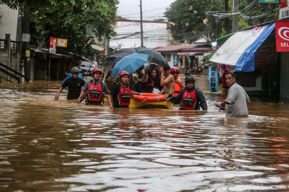 Baha sa isang subdivision sa Rizal, umabot hanggang leeg | ABS-CBN News