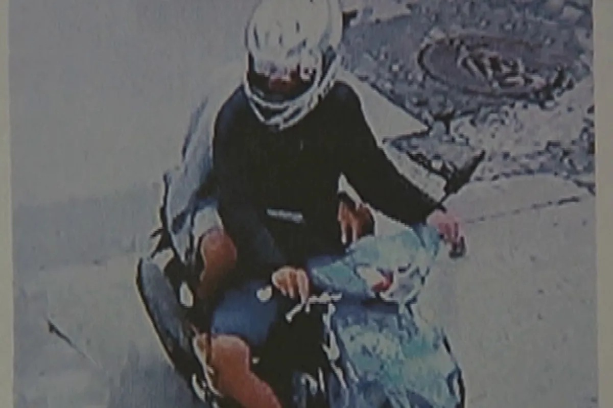 Riding-in-tandem, sangkot sa serye ng nakawan sa QC barangay | ABS-CBN News