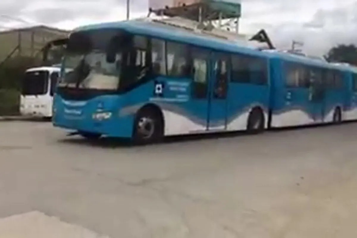 WATCH: Hybrid electric road train tested in Cebu | ABS-CBN News