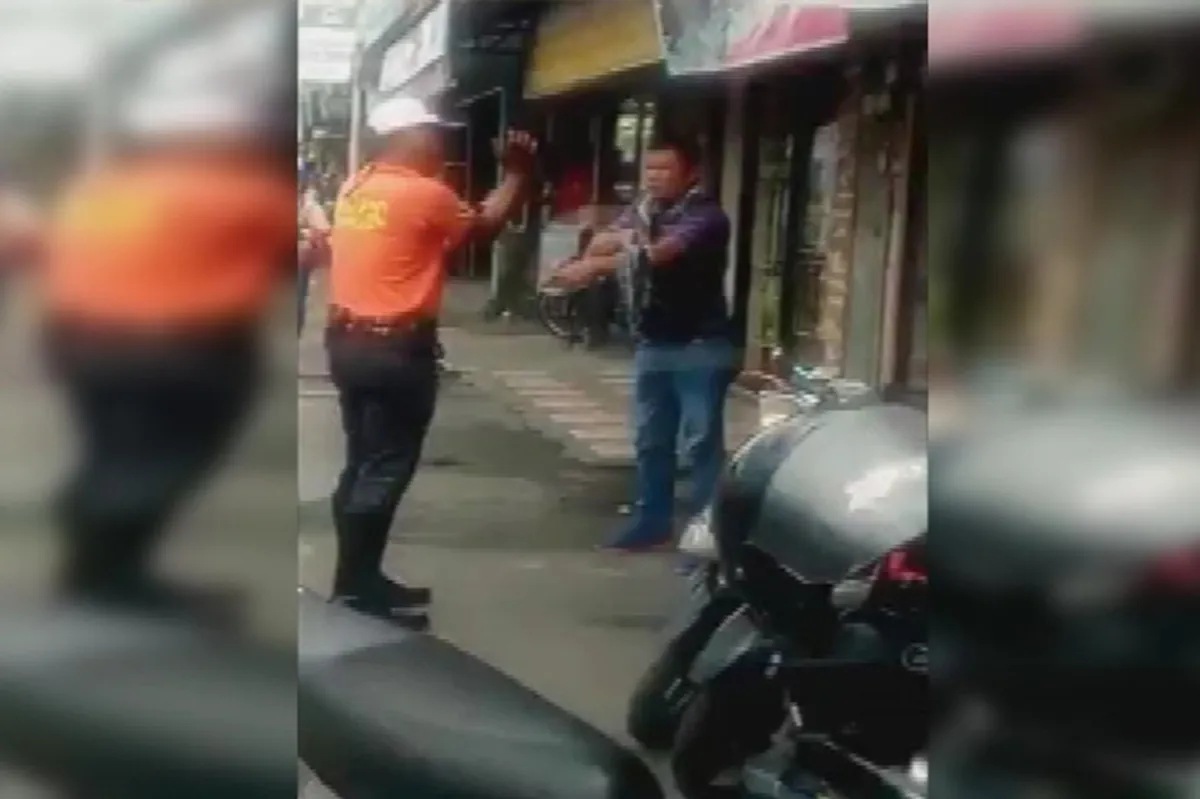 SAPUL SA VIDEO: Traffic enforcer, nanakit ng isang motorista sa Las ... SAPUL SA VIDEO: Traffic enforcer, nanakit ng isang motorista sa Las ...