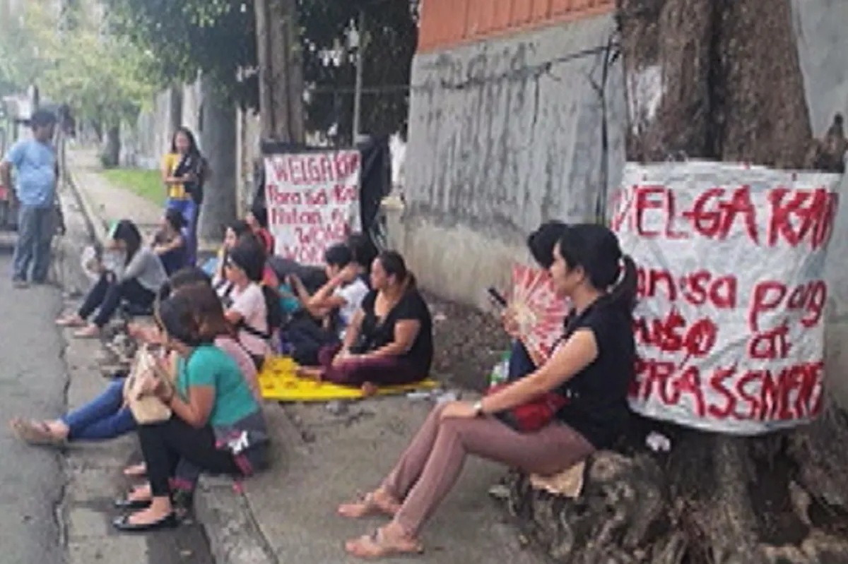 Mga nagwewelga, inireklamo ang 'harassment' ng ilang guwardiya | ABS ...