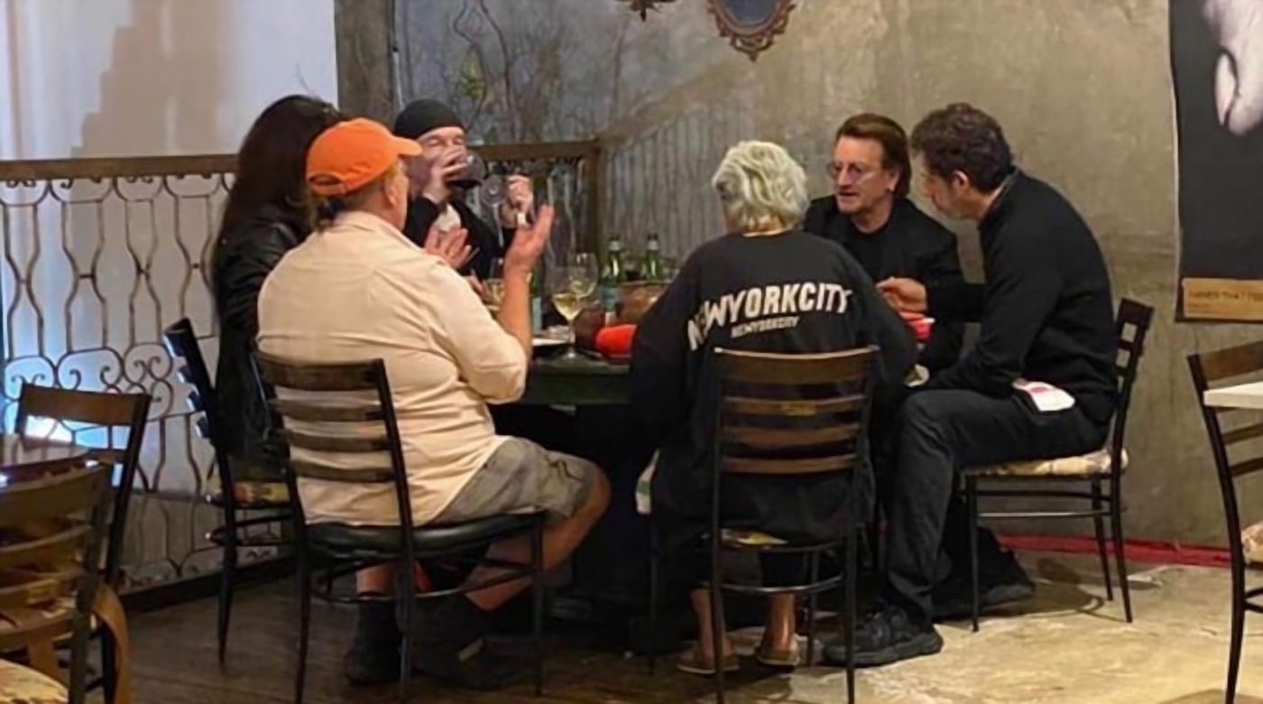 LOOK: U2’s Bono, The Edge spotted dining in Makati | ABS-CBN Entertainment