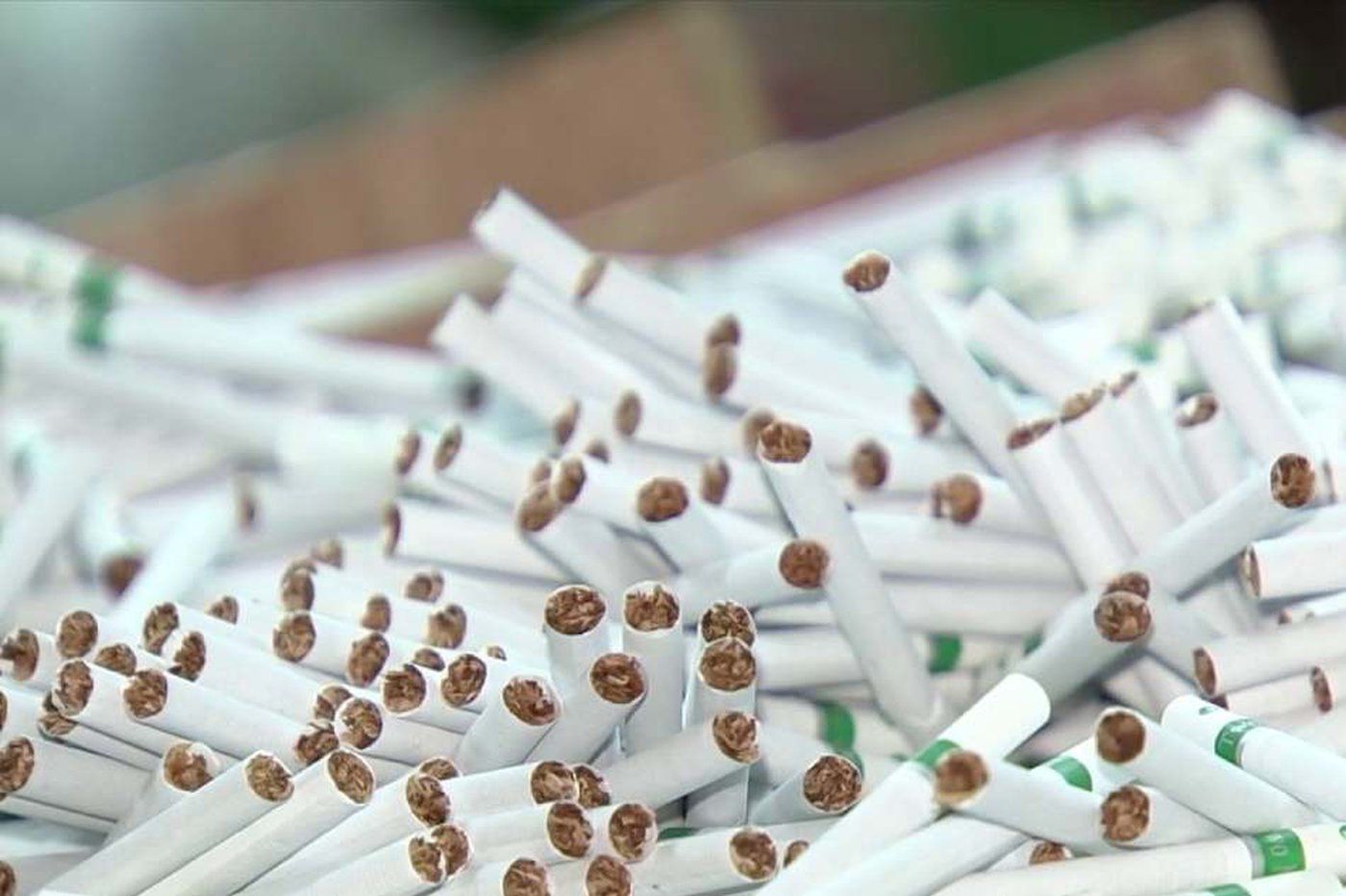 Pagawaan umano ng pekeng sigarilyo, sinalakay | ABS-CBN News